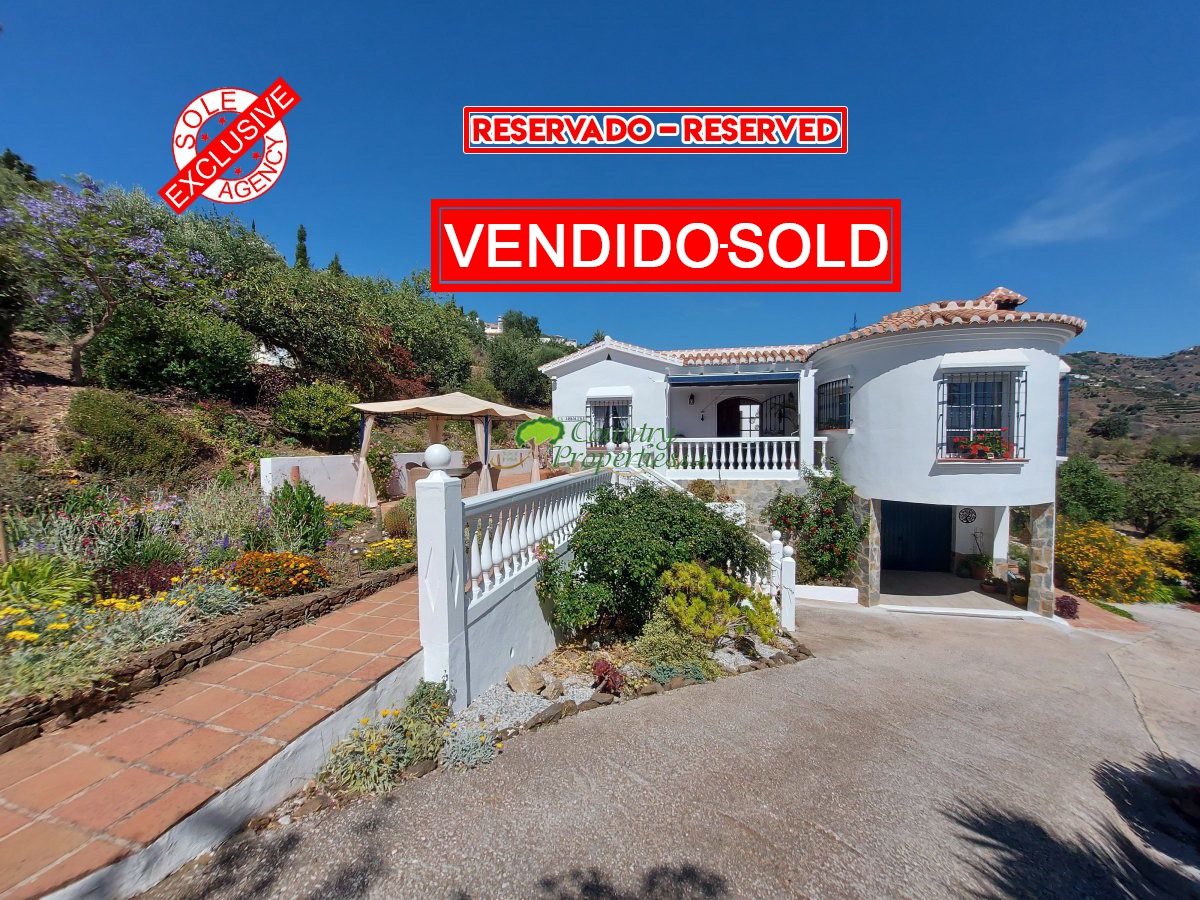 For Sale Country Houses in Torrox, Torrox. 425.000